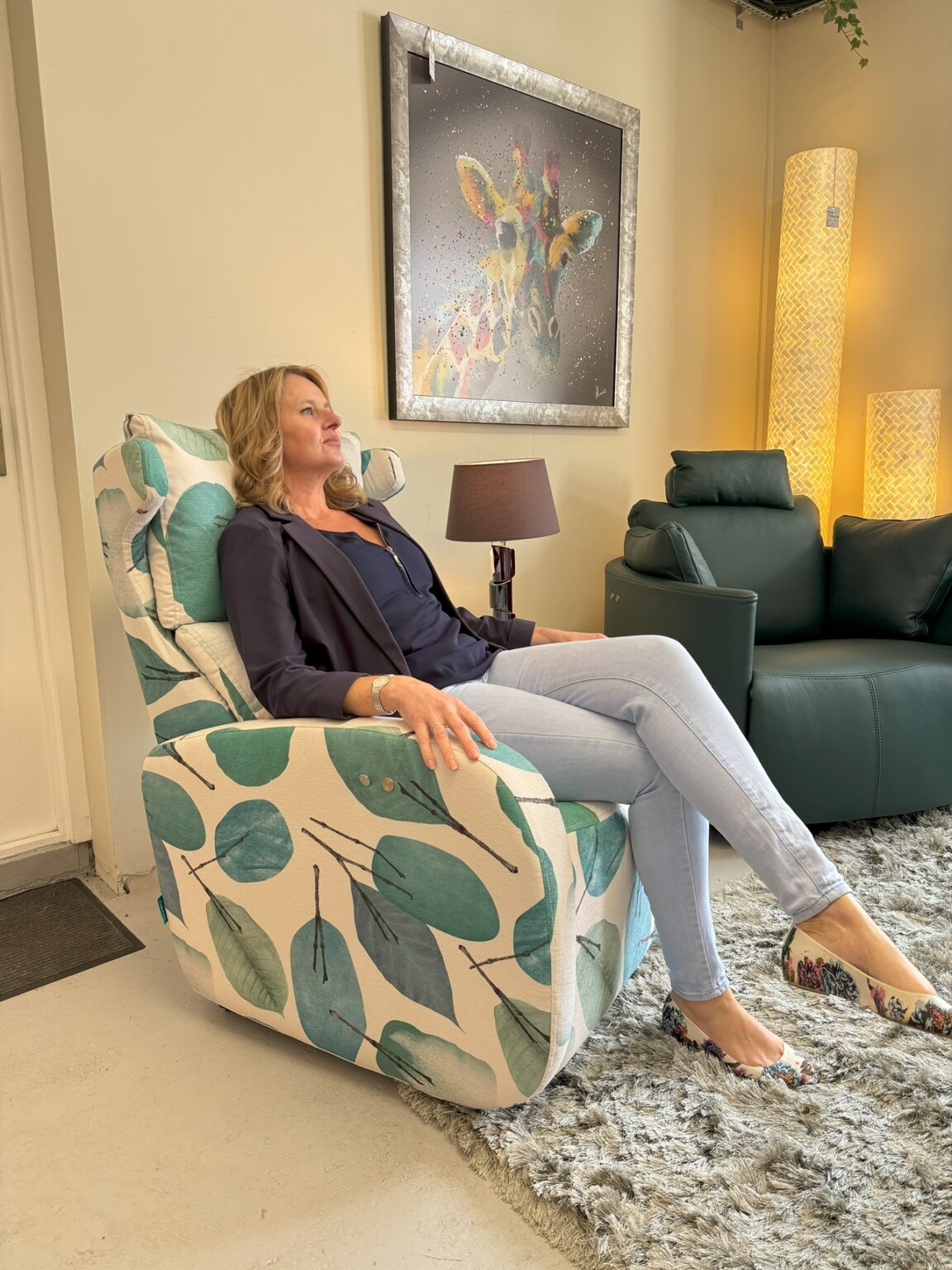 Fama Kim Rise Recliner Chair - miastanza.co.uk