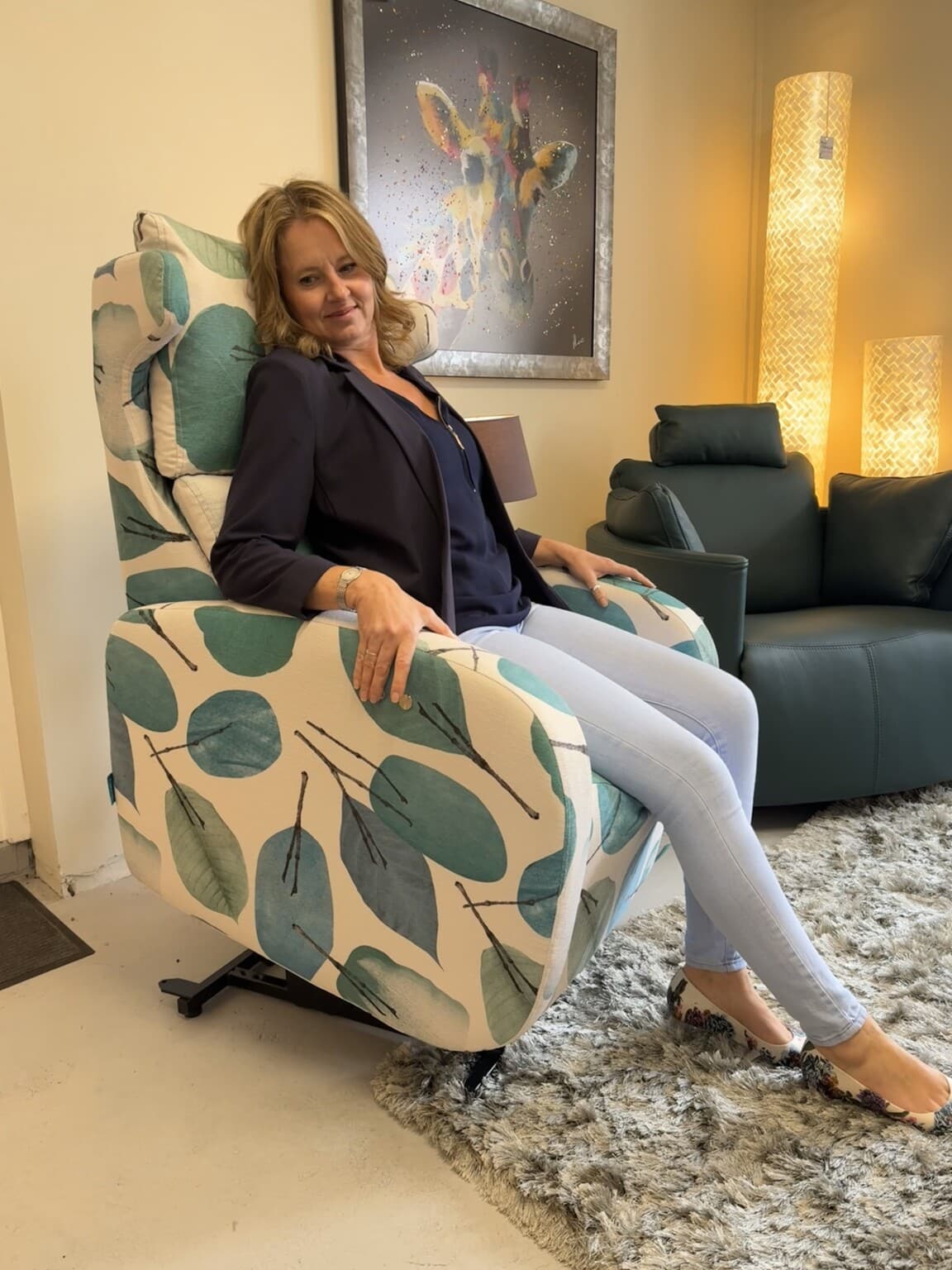 Fama Kim Rise Recliner Chair - miastanza.co.uk