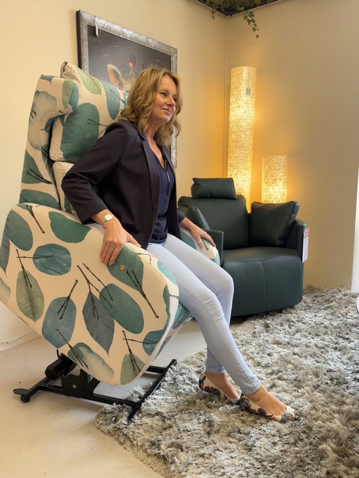 Fama Kim Rise Recliner Chair - miastanza.co.uk